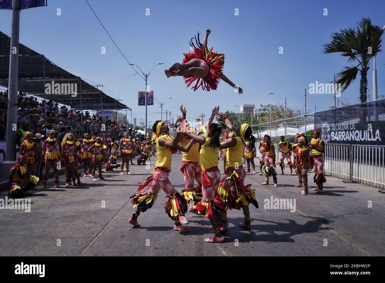 Revelers perform during Parade 'Gran parada de tradicion y folclor' in ...