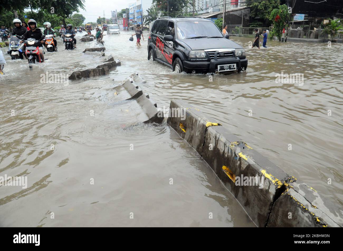 Floods hit several areas of Jakarta, especially on the main road to ...