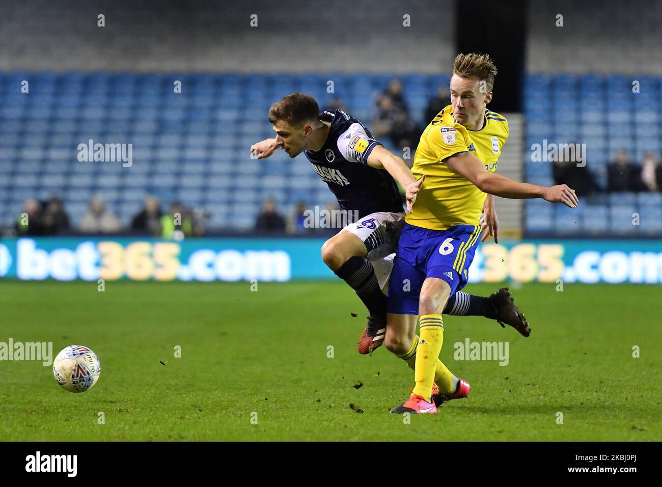 Jayson molumby of millwall battles hi-res stock photography and images ...