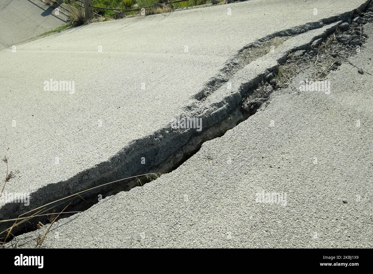 Bridge expansion joint hi-res stock photography and images - Alamy
