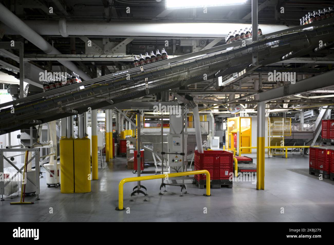 Coca cola production hi-res stock photography and images - Alamy