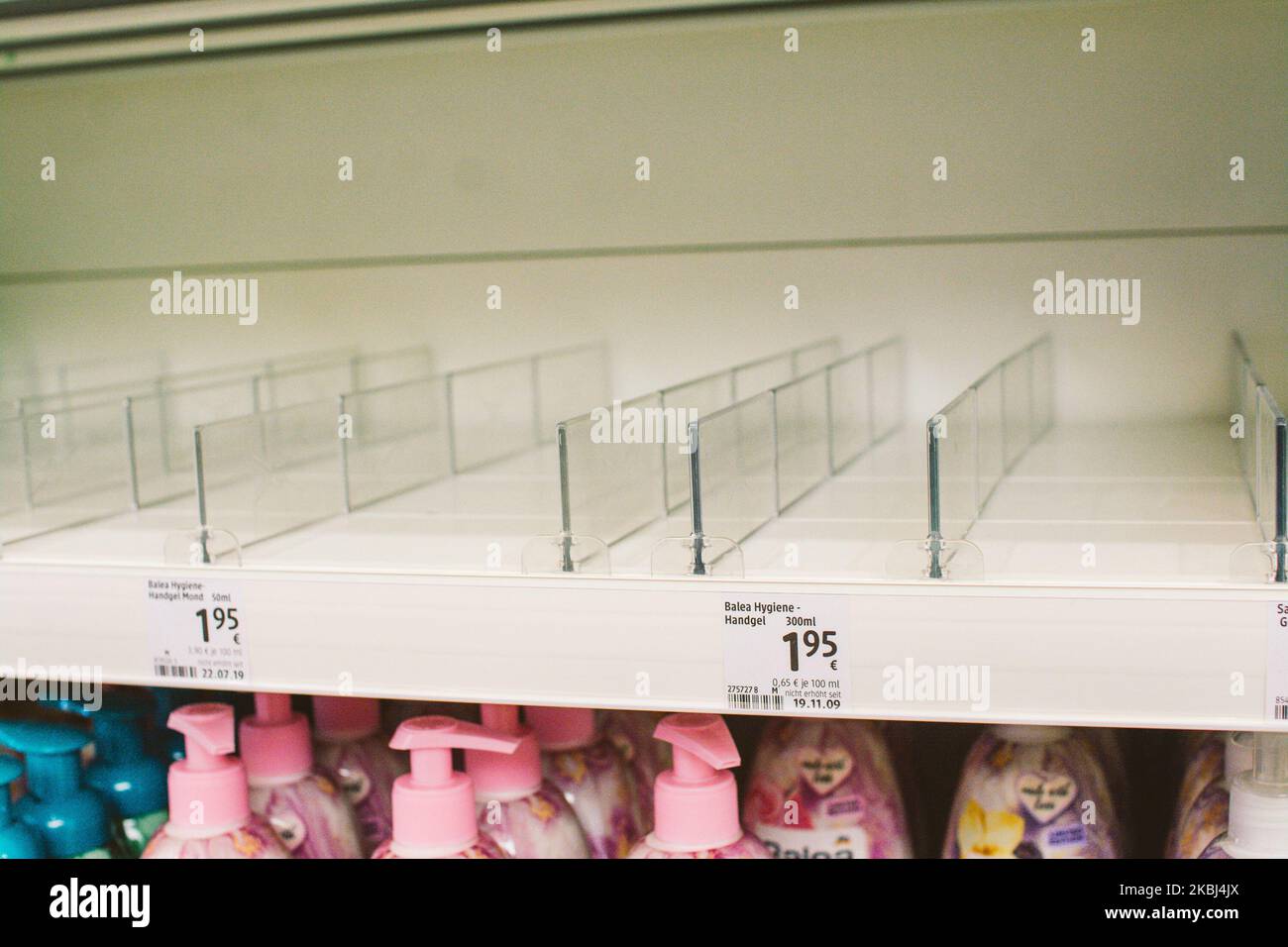 Photo of drug store hi-res stock photography and images - Alamy