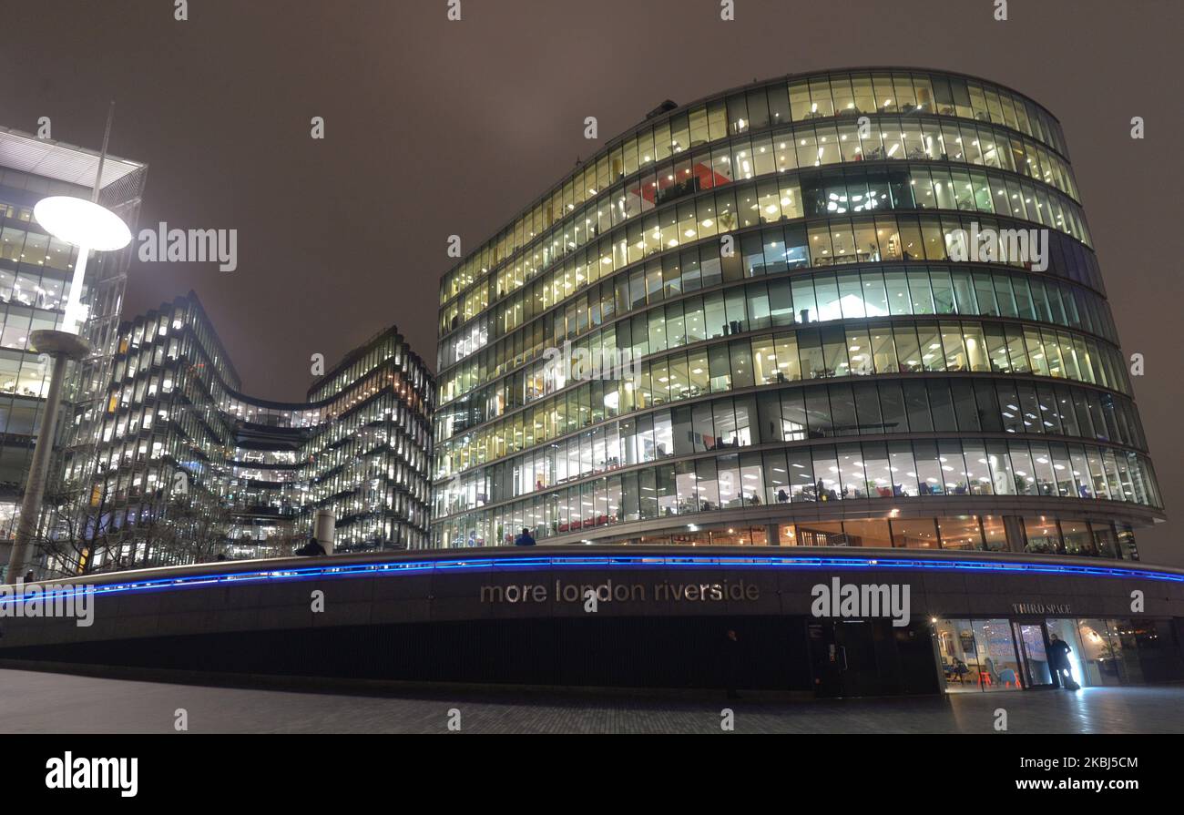 Modern office buildings located between Tower Bridge and London Bridge ...