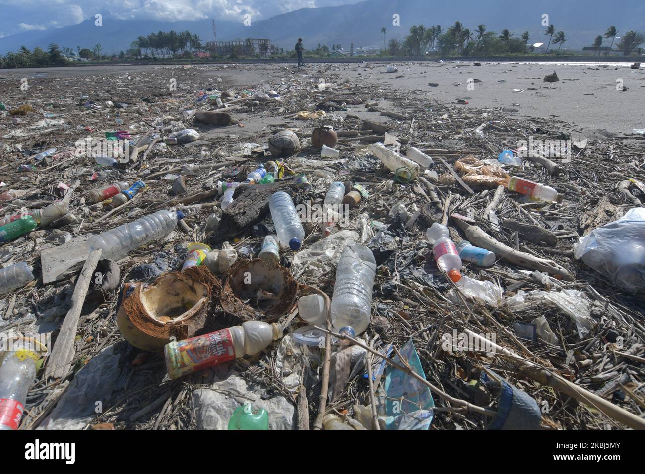 Various types rubbish scattered hi-res stock photography and images - Alamy