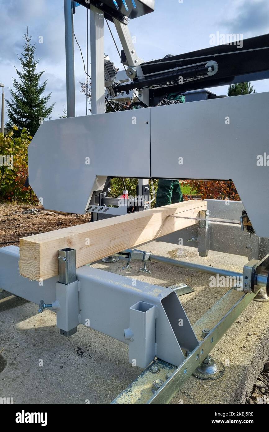 Modern industrial saw mill cutting wood Stock Photo - Alamy