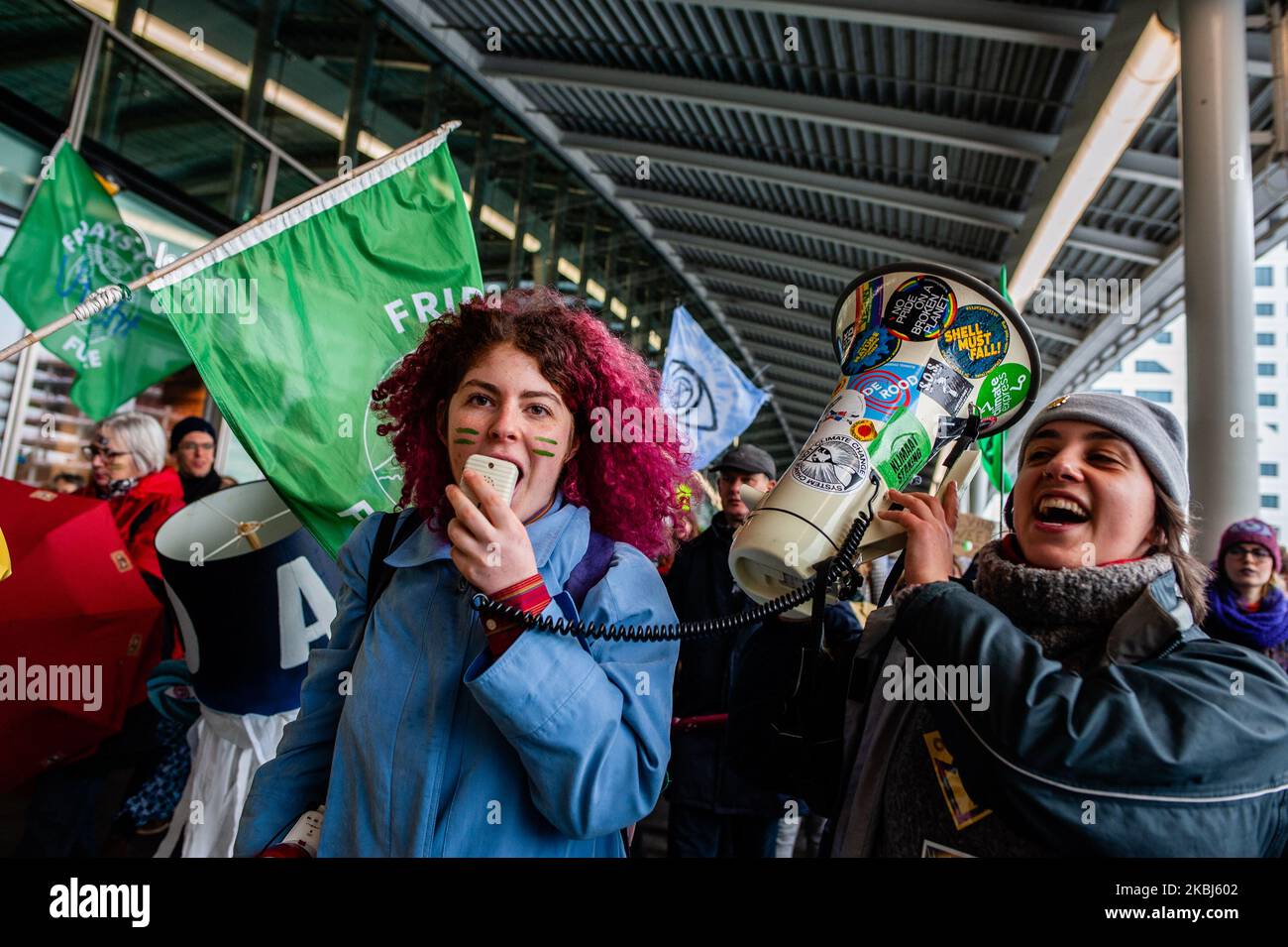 Two women are shouting slogans during the climate march in Utrecht ...