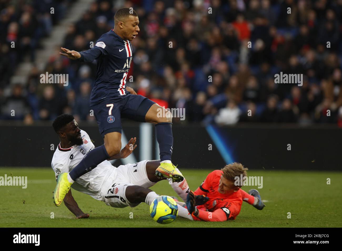 Paris saint germains french forward kylian mbappe hi-res stock ...