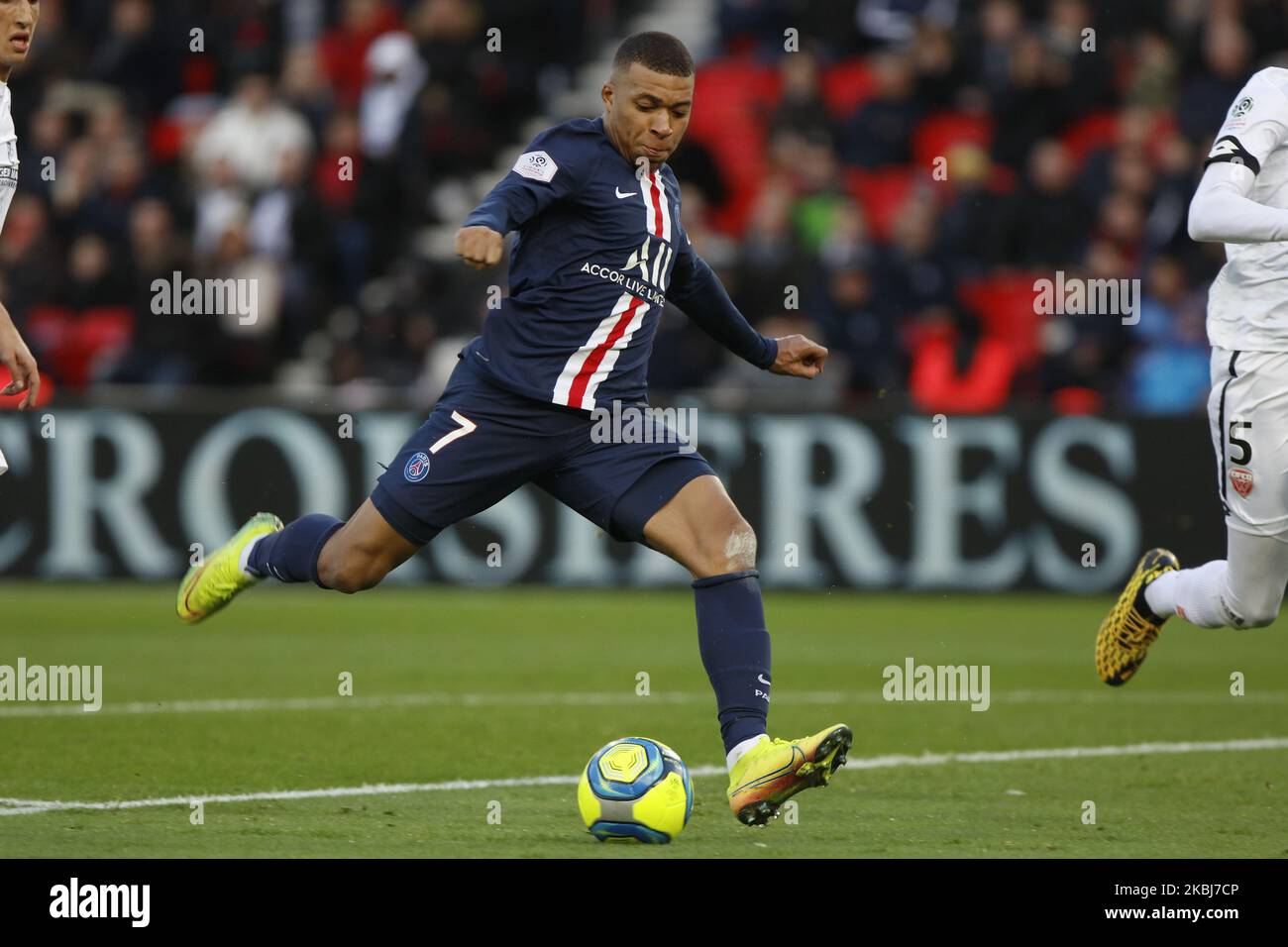 Paris saint germains french forward kylian mbappe hi-res stock ...