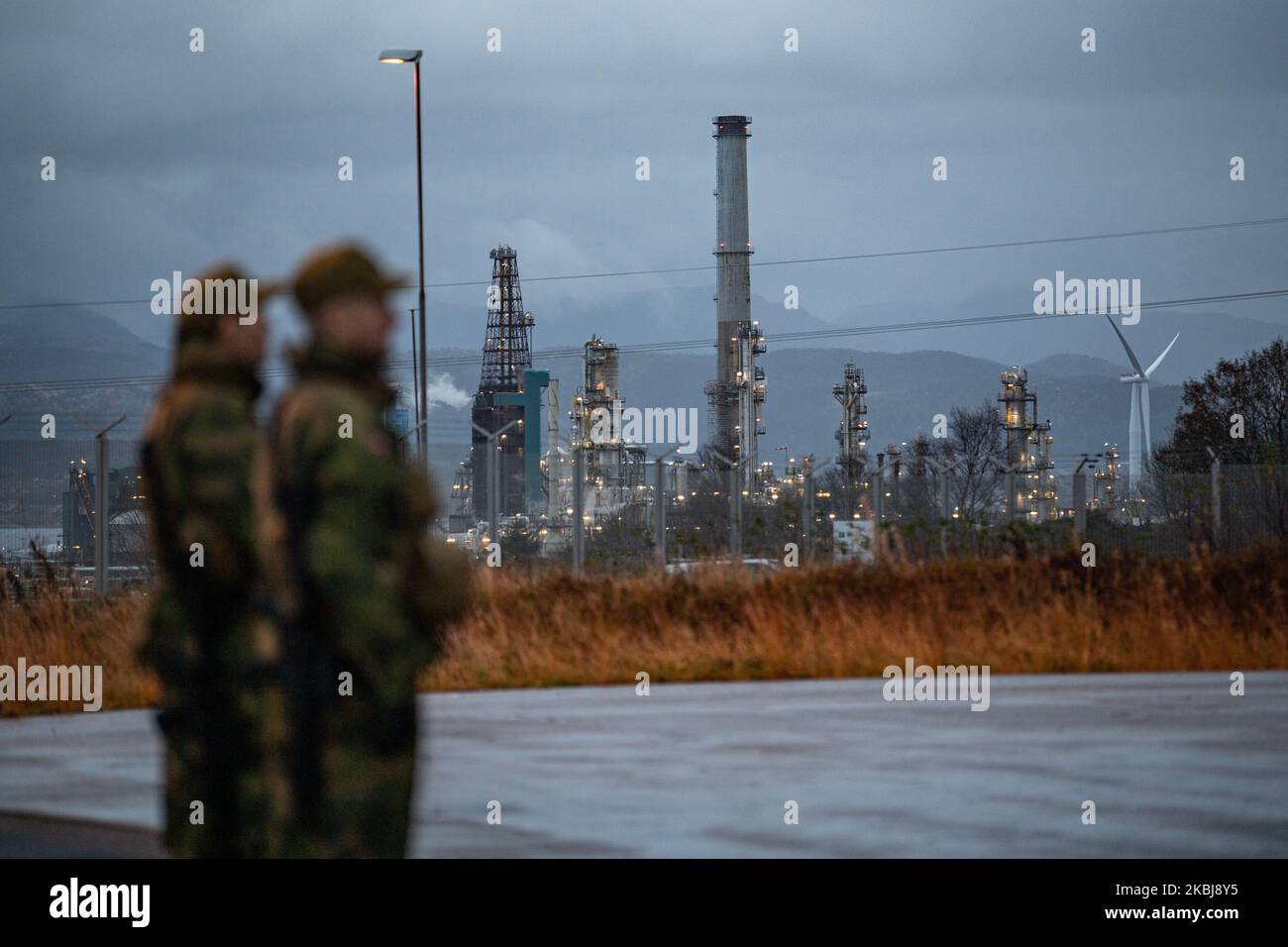 Mongstad 20221103.The Home Guard assists the police in securing and ...
