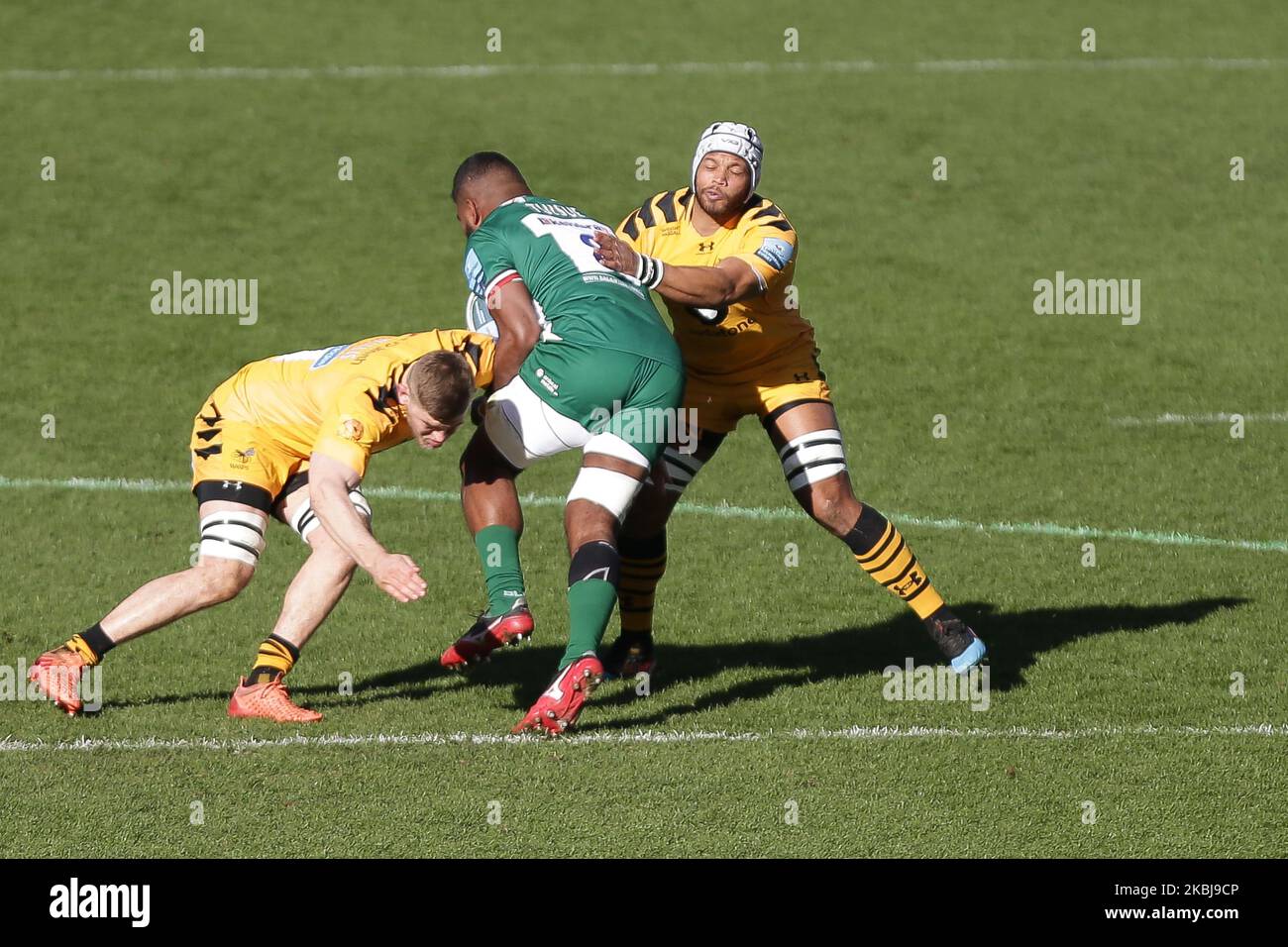 Jack Willis of Wasps Rugby and Nizaam Carr of Wasps Rugby tackling ...