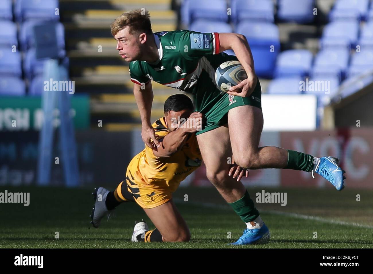 Lima Sopoaga of Wasps Rugby tackling Ollie Hassell Collins of London ...