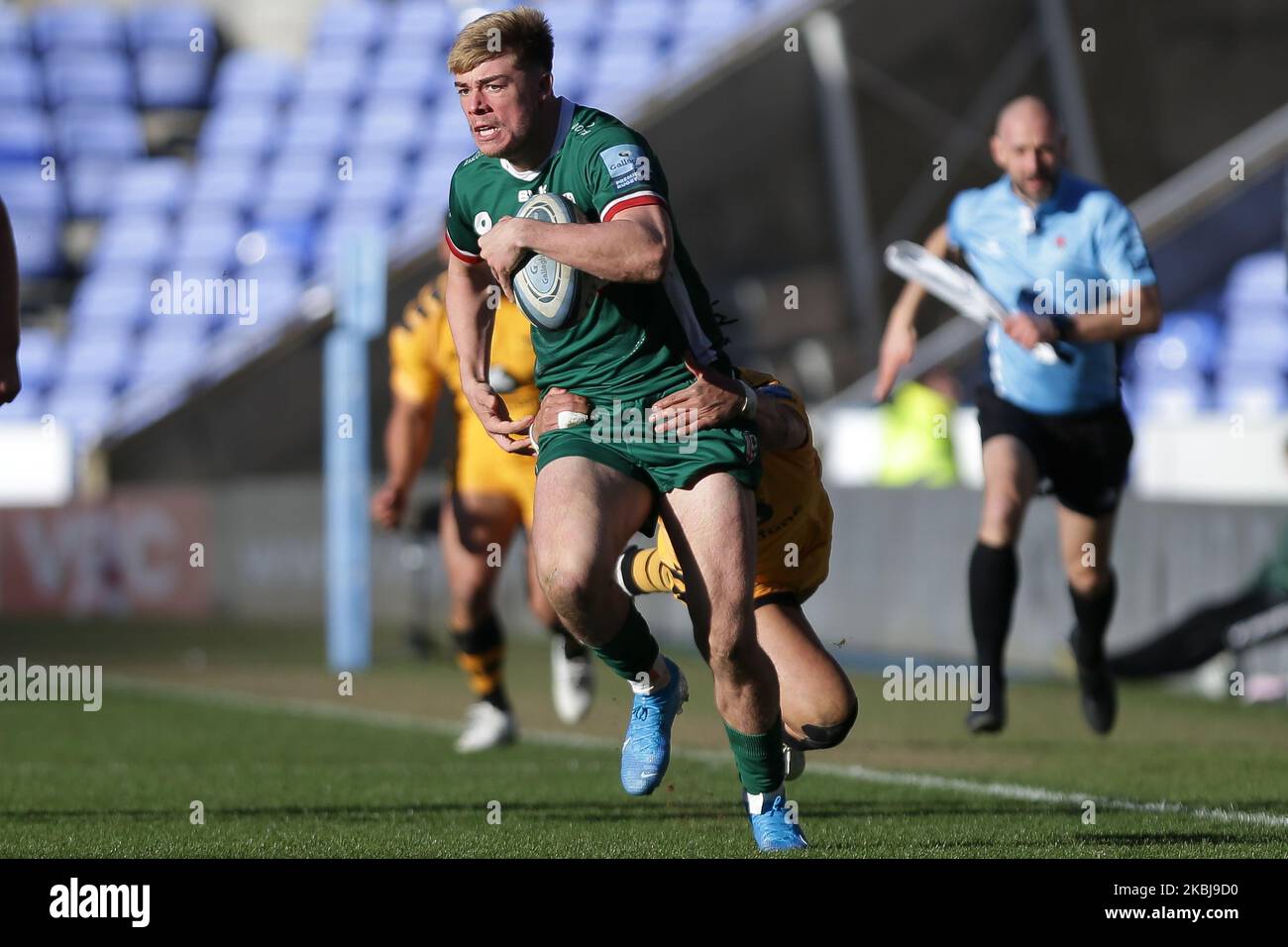 Marcus Watson of Wasps Rugby tackling Ollie Hassell Collins of London ...