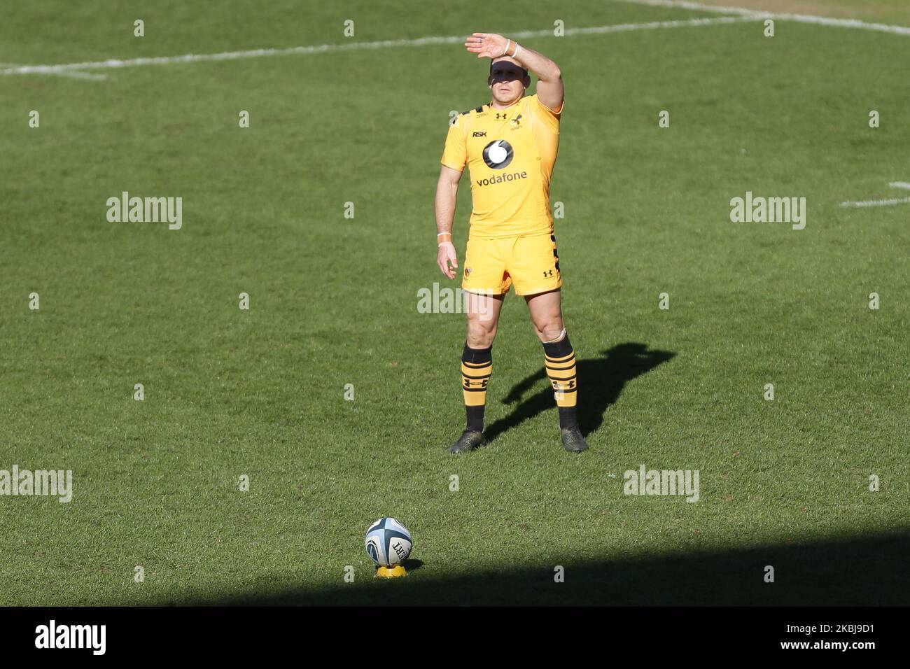 Ben Harris of Wasps Rugby waiting to take a conversion during the ...