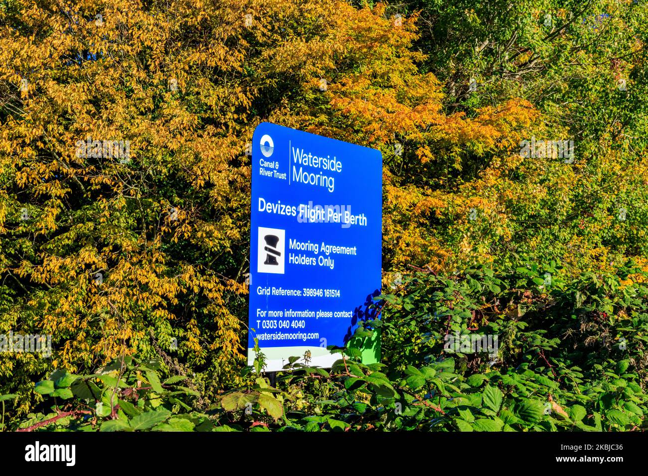 Vibrant autumn colour and a sign at a mooring lat Caen Hill on the ...
