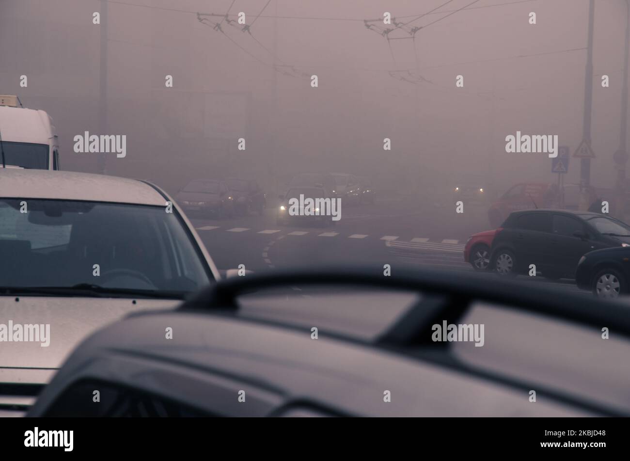 Cars on the road in fog hi-res stock photography and images - Alamy