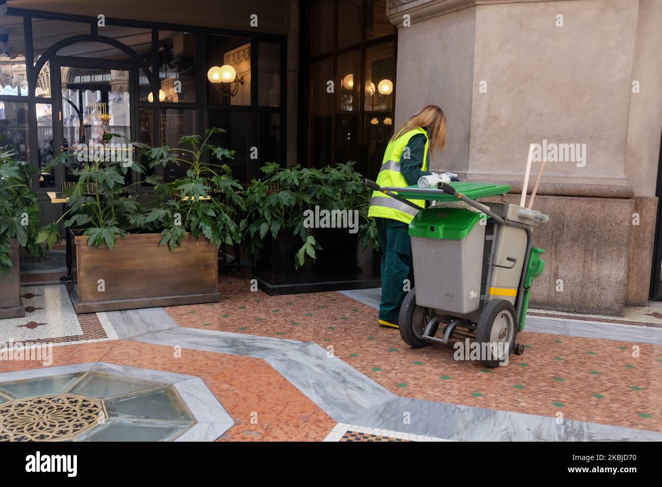 Pulizia covid 19 hi-res stock photography and images - Alamy