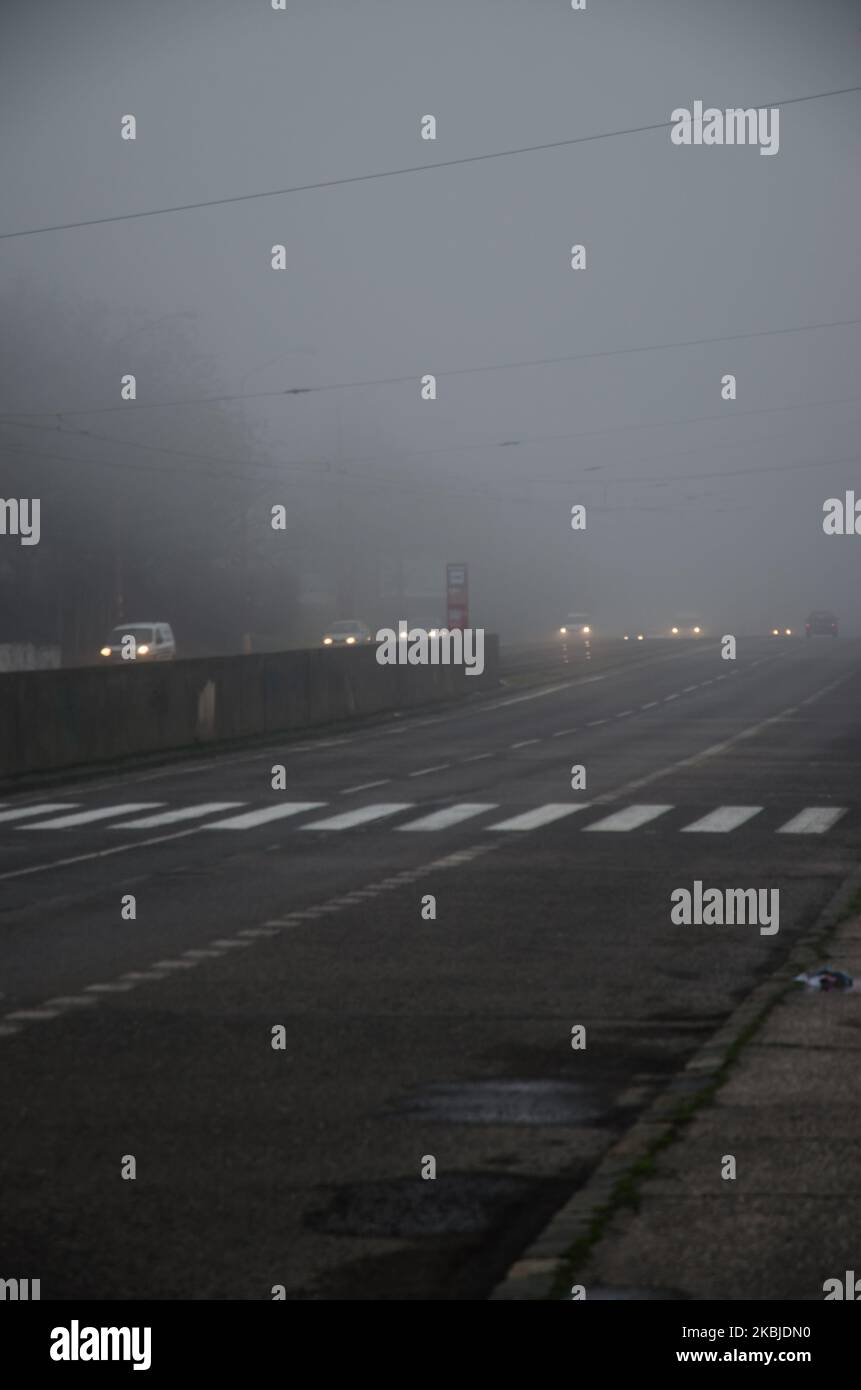 Cars in fog on the motorway hi-res stock photography and images - Alamy