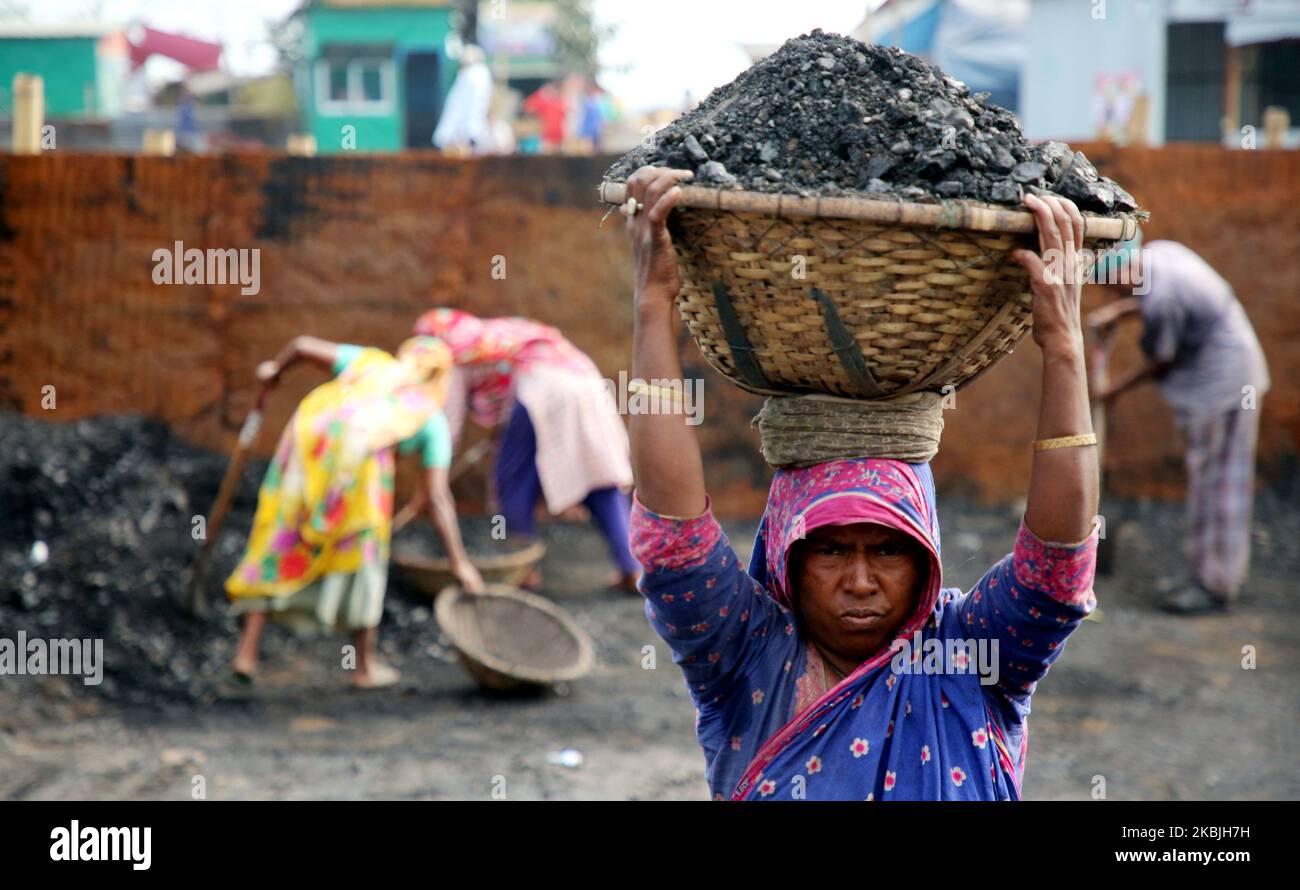 Bangladeshi laborers hi-res stock photography and images - Alamy