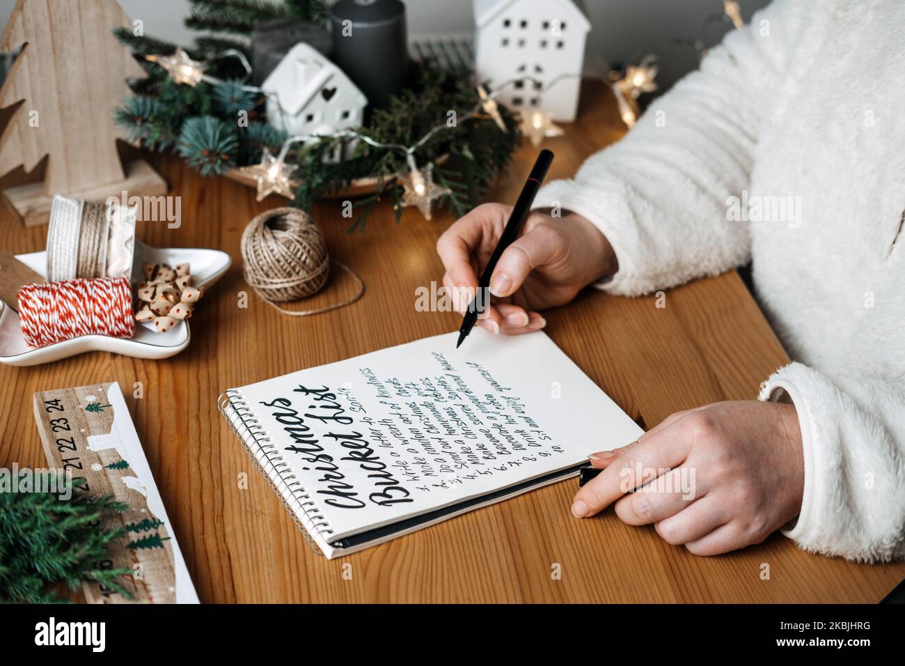 Christmas bucket list, countdown to Xmas checklist. Tasks you need to ...