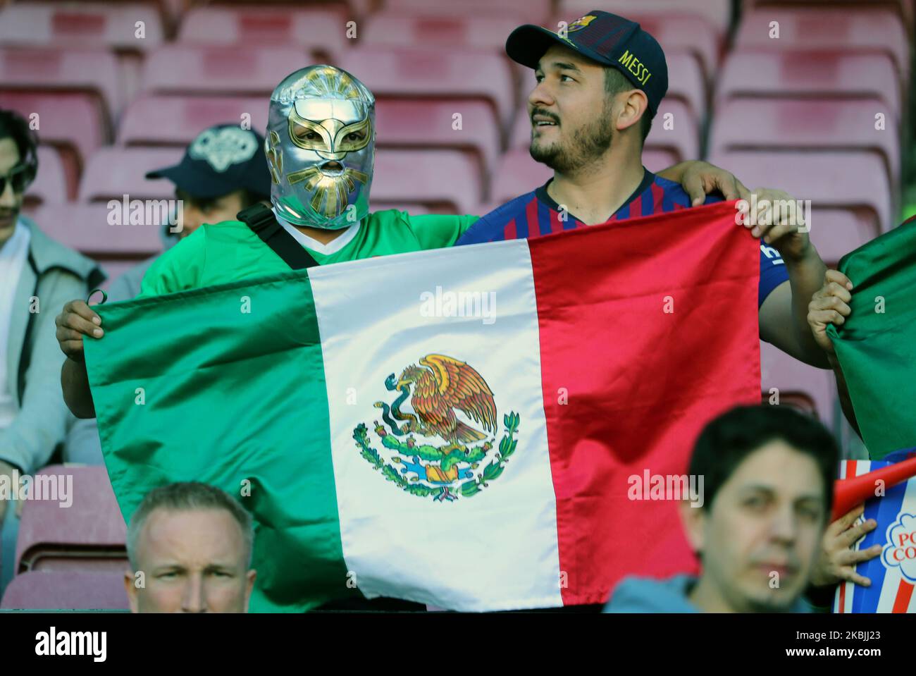 Mexican fc barcelona supporters hi-res stock photography and images - Alamy