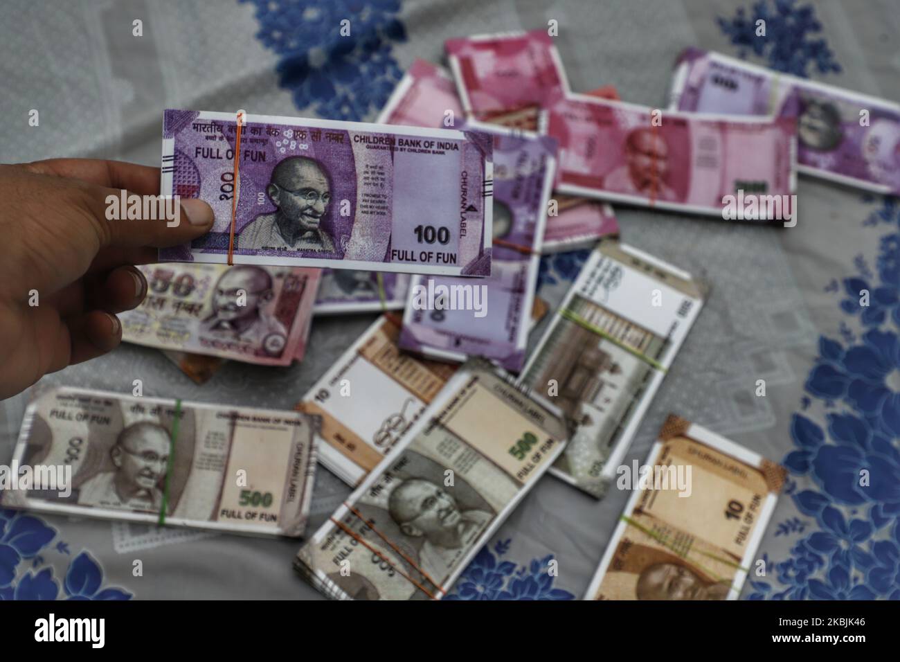 Fake notes of indian currency of rs hi-res stock photography and images ...