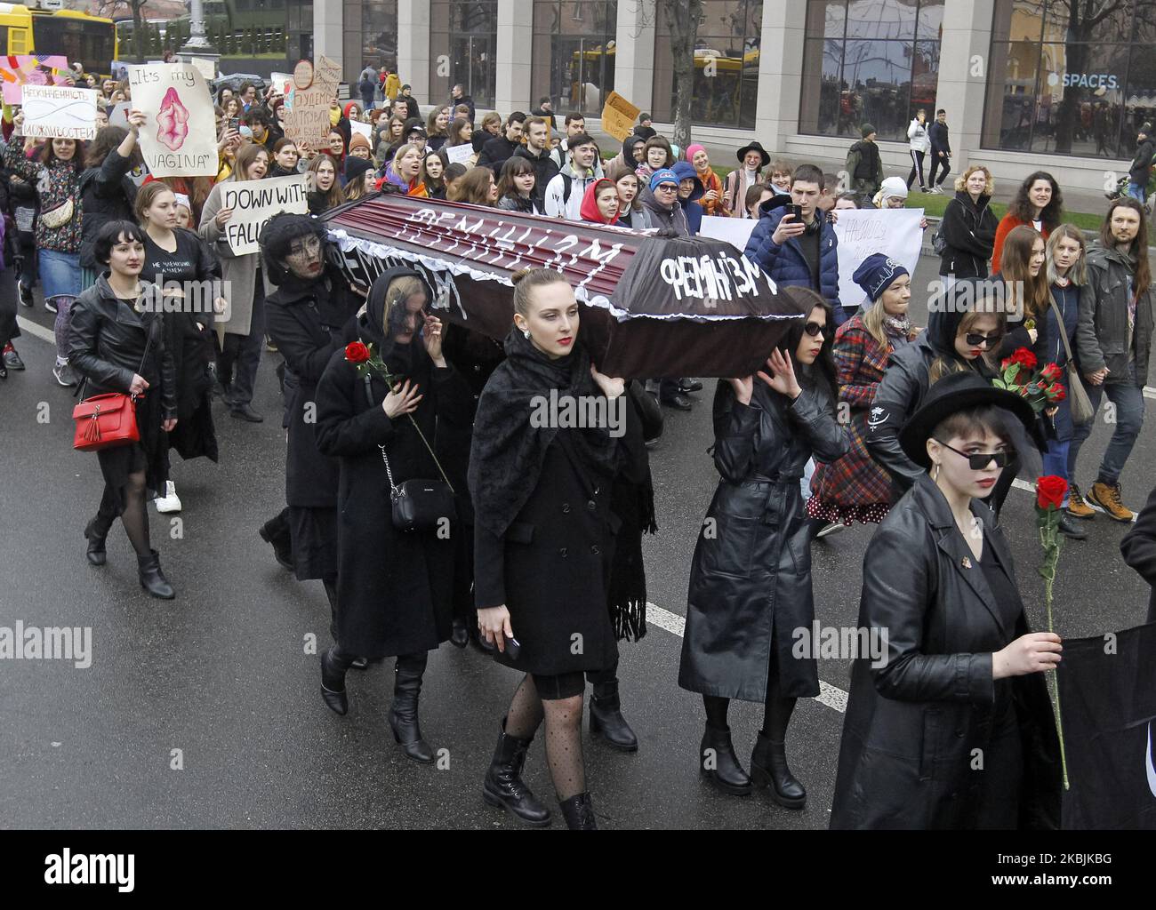 Silver roses women movement hi-res stock photography and images - Alamy