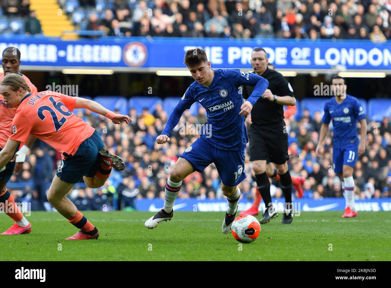 Mason Mount and Tom Davies during the Premier League match between ...