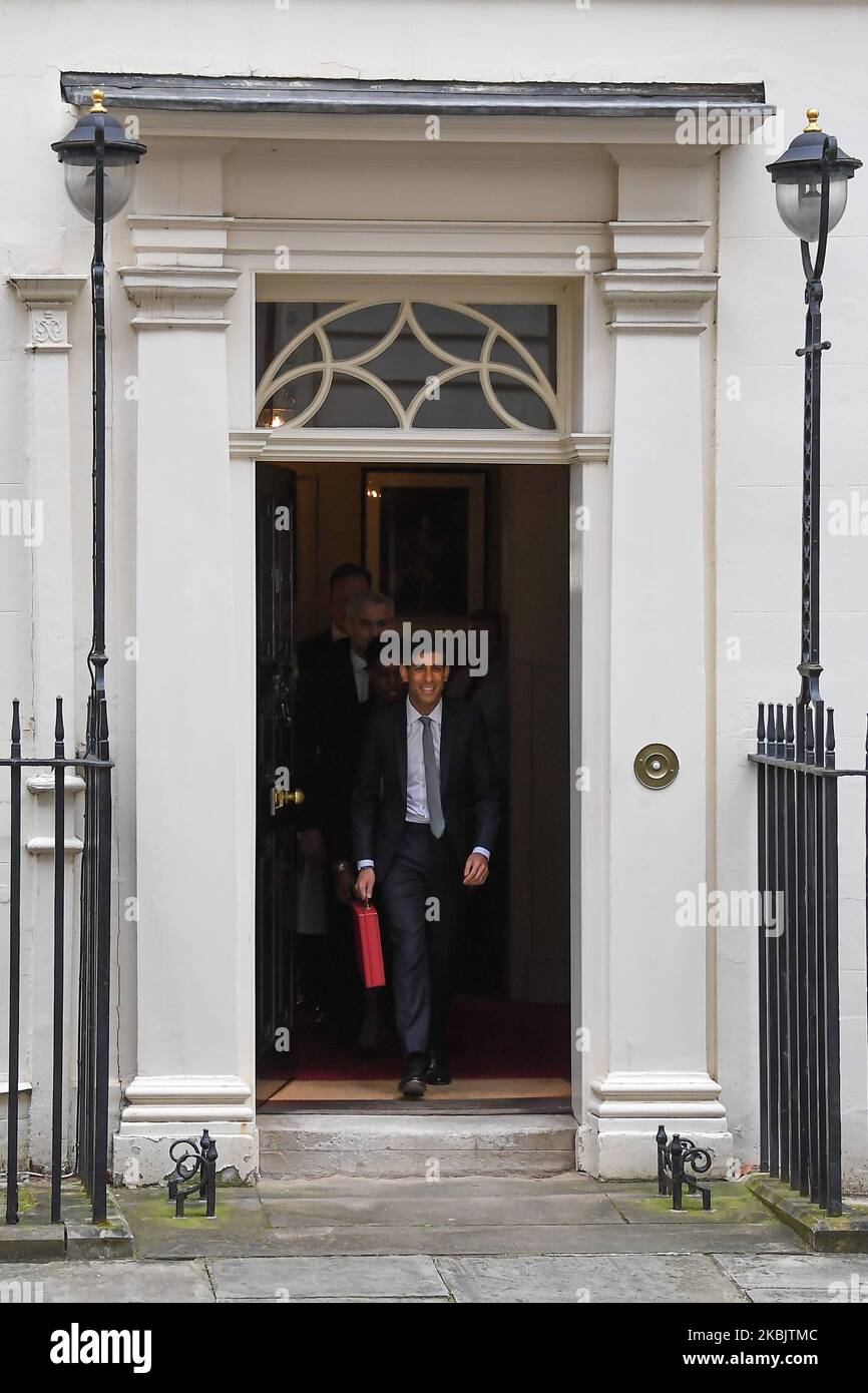 Exchequer rishi sunak steps hi-res stock photography and images - Alamy