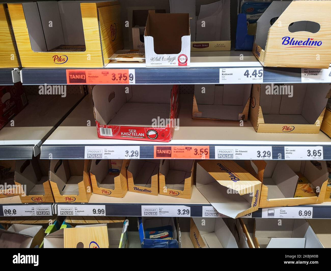 Grocery shelves storm hi-res stock photography and images - Alamy