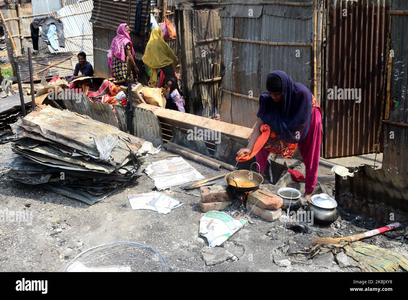 Bangladeshi slum dweller busy hi-res stock photography and images - Alamy