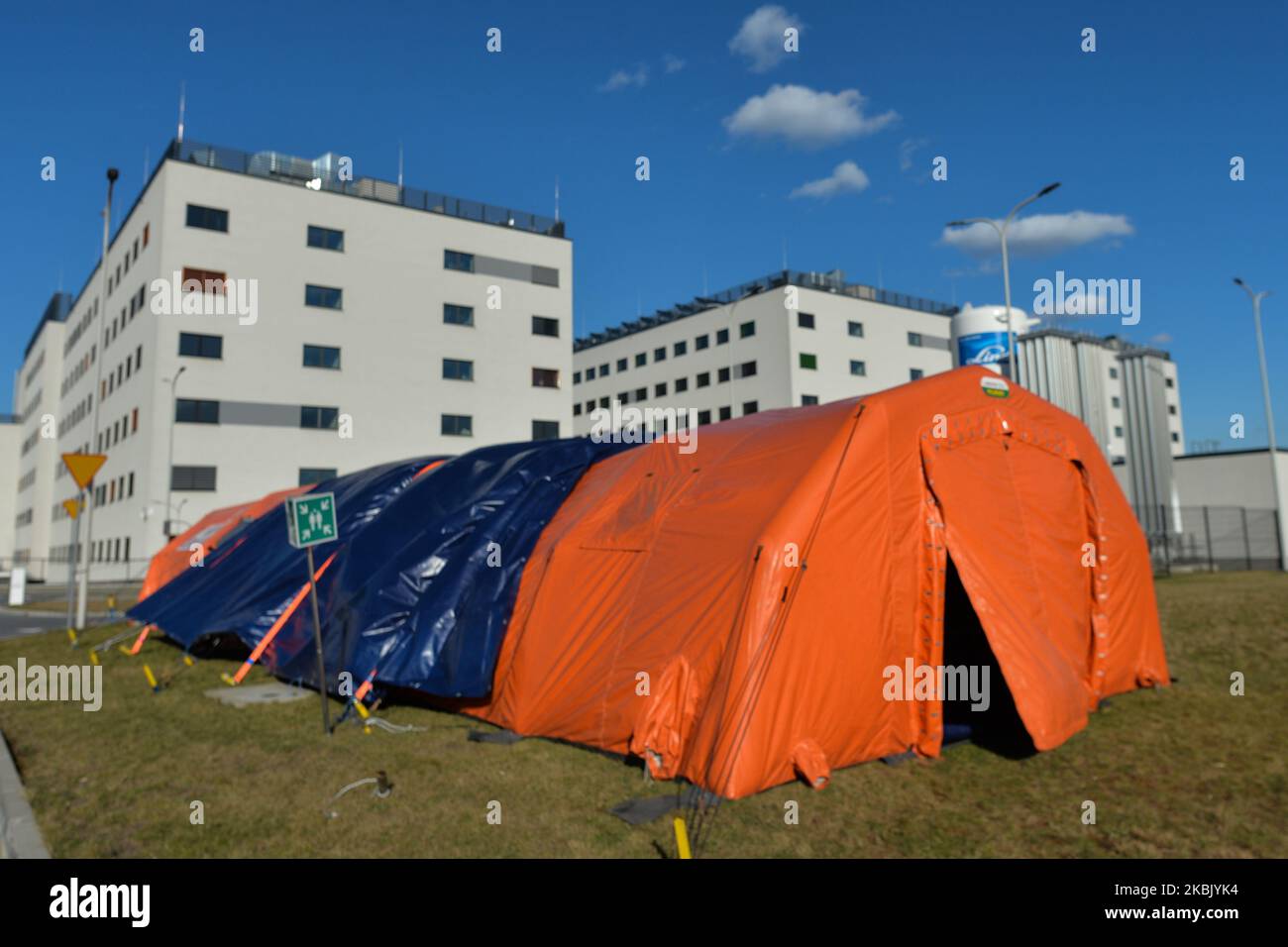 Makeshift isolation pod hi-res stock photography and images - Alamy