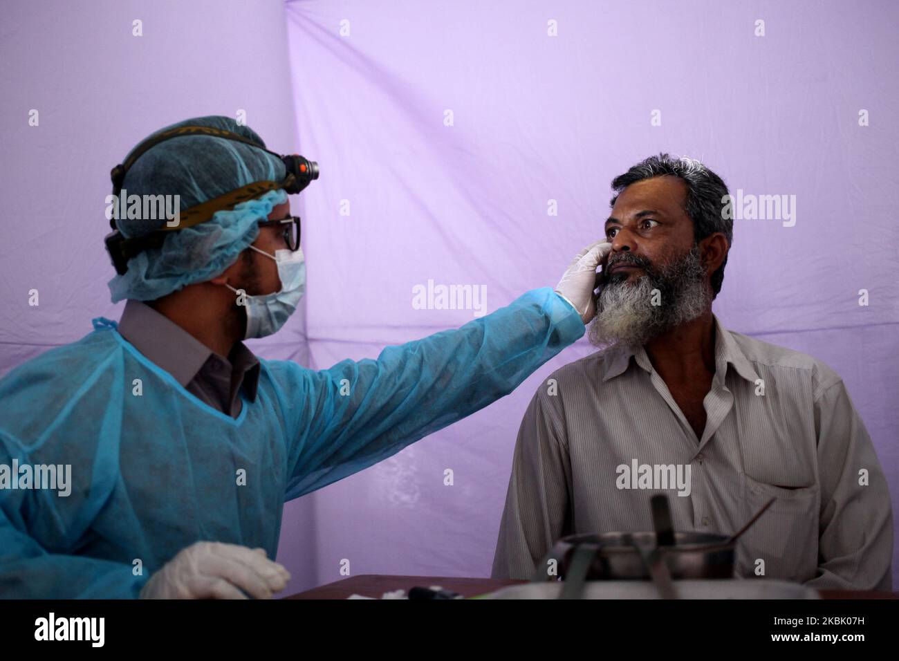 Medical camp hi-res stock photography and images - Alamy