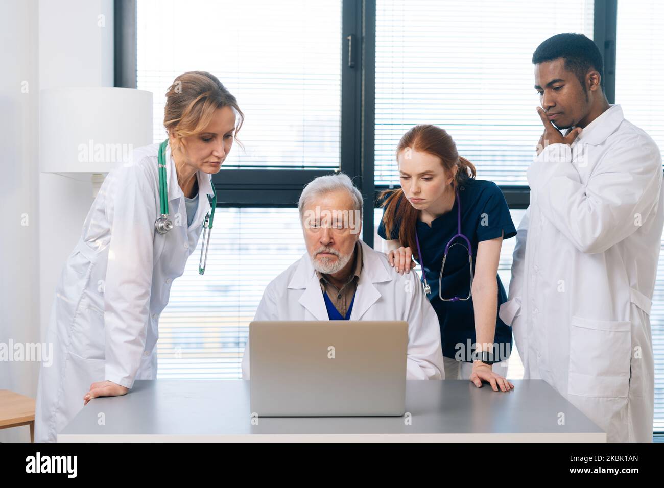 Black nurse computer screen hi-res stock photography and images - Alamy