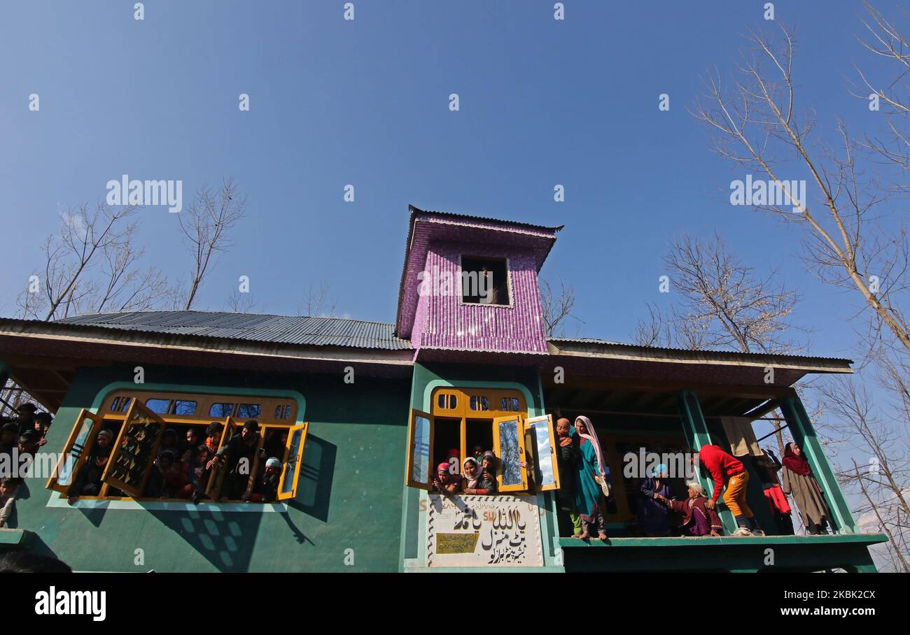 Funeral ceremony of local militants hi-res stock photography and images ...
