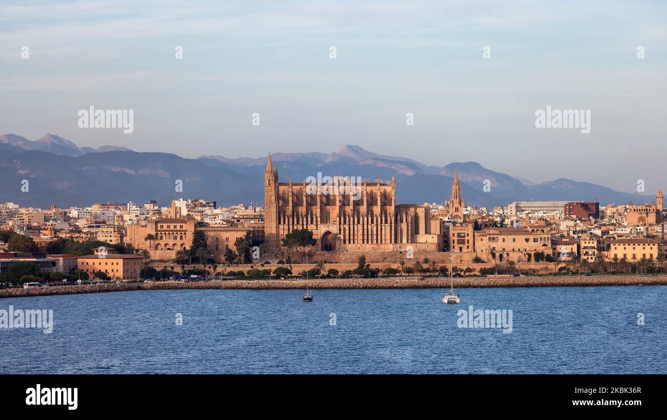 Catedral-Basilica de Santa Maria de Mallorca in Palma, Spain Stock ...
