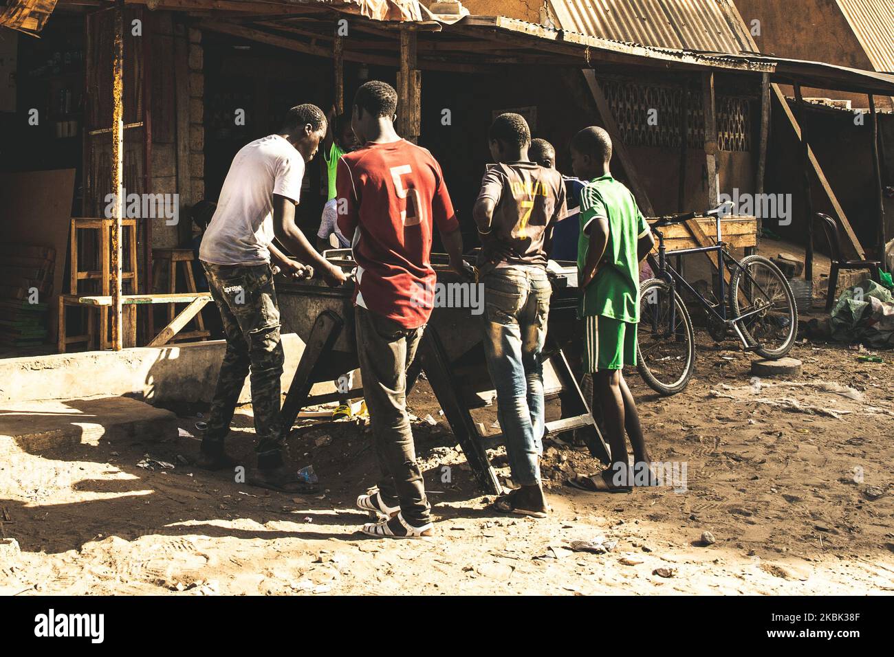 Daily life dakar senegal hi-res stock photography and images - Alamy