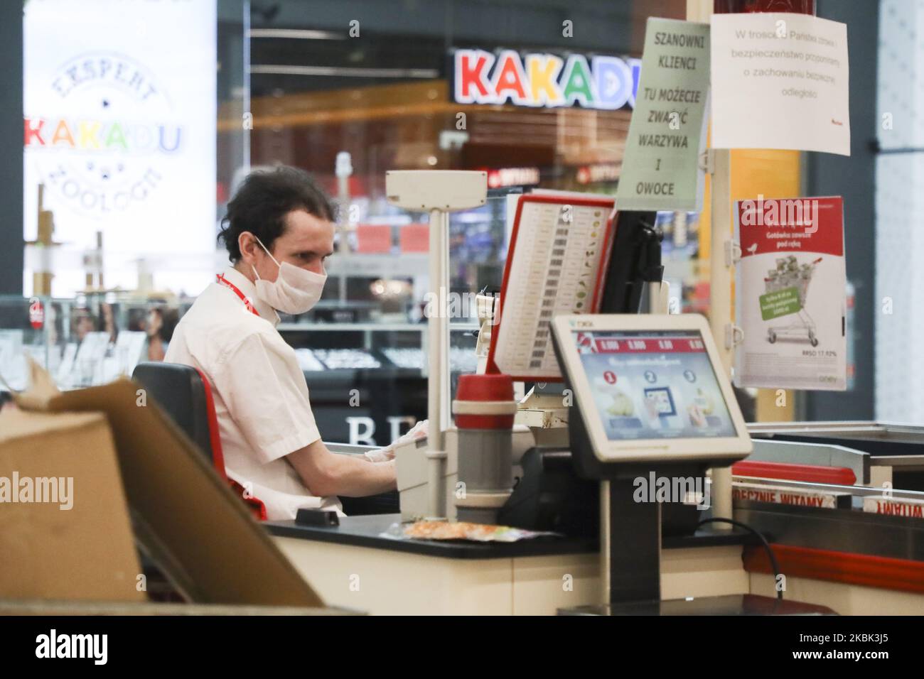 Cashier supermarket 2020 hi-res stock photography and images - Alamy