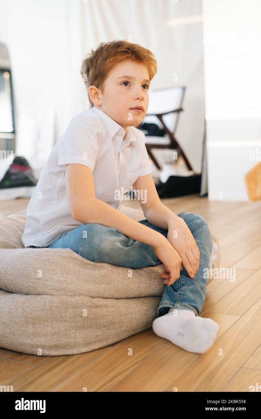 Boy sitting floor side view hi-res stock photography and images - Alamy