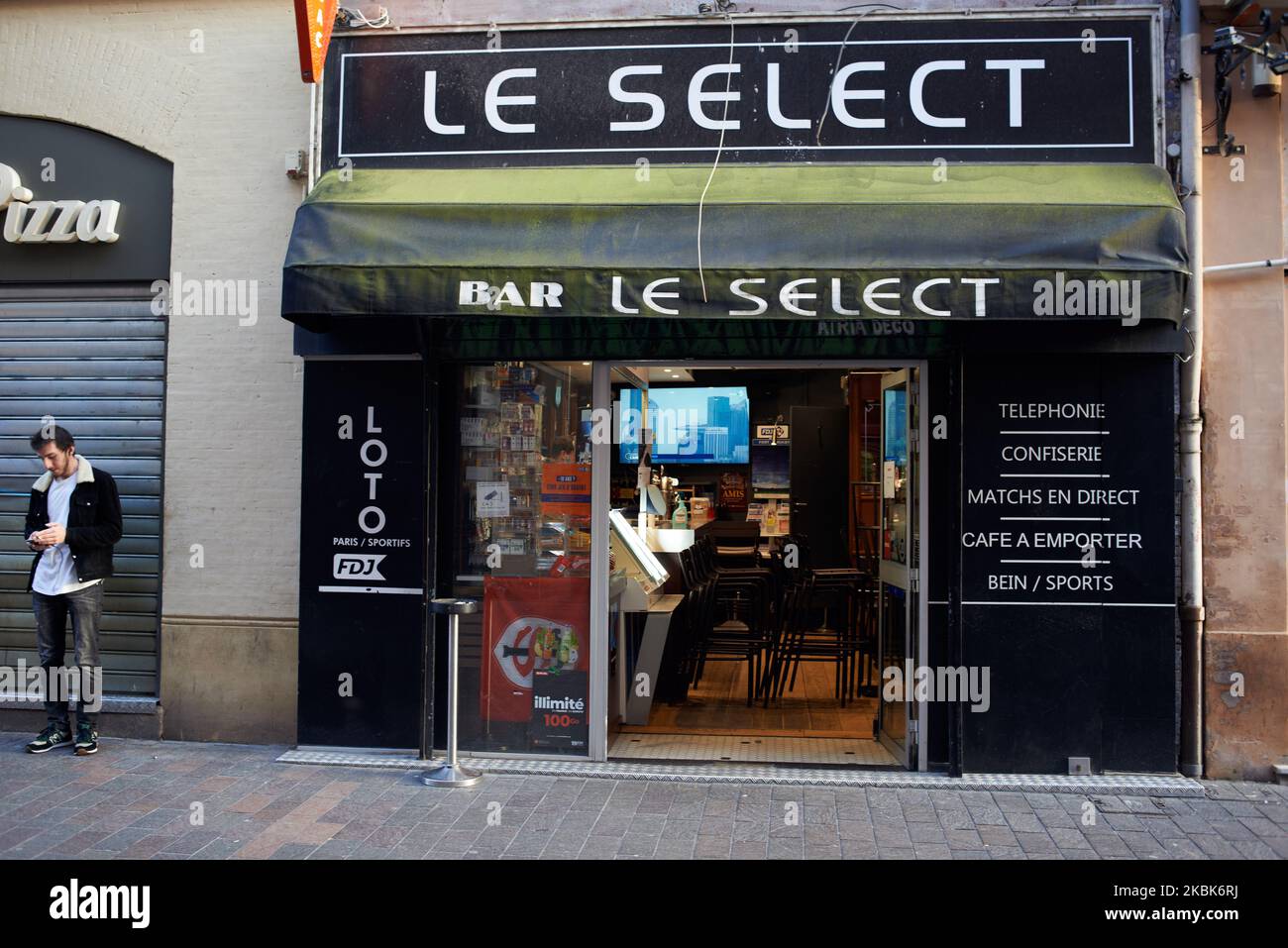 Cigarettes store france hi-res stock photography and images - Alamy