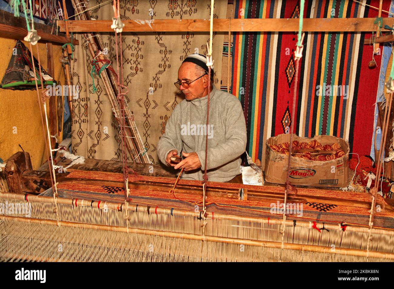 Traditional moroccan loom hi-res stock photography and images - Alamy