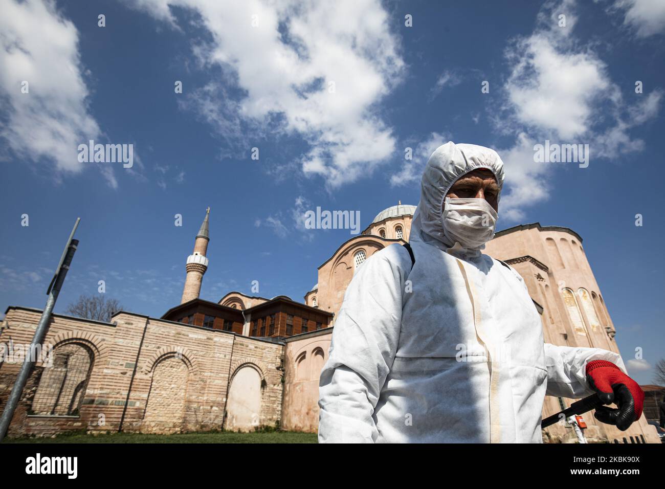 Istanbul Fatih Municipality disinfected the surroundings and streets of ...