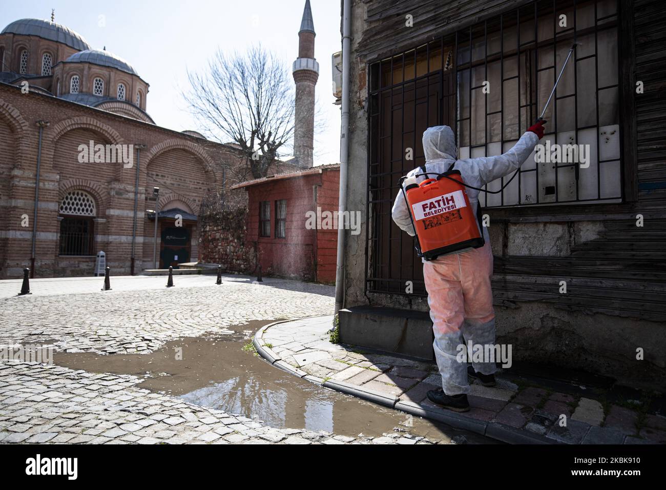 Istanbul Fatih Municipality disinfected the surroundings and streets of ...