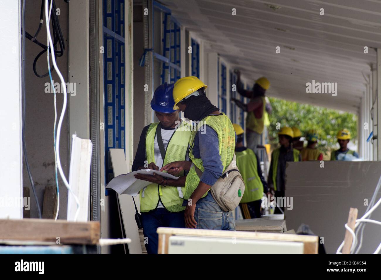 Indonesian construction workers building construction hi-res stock ...