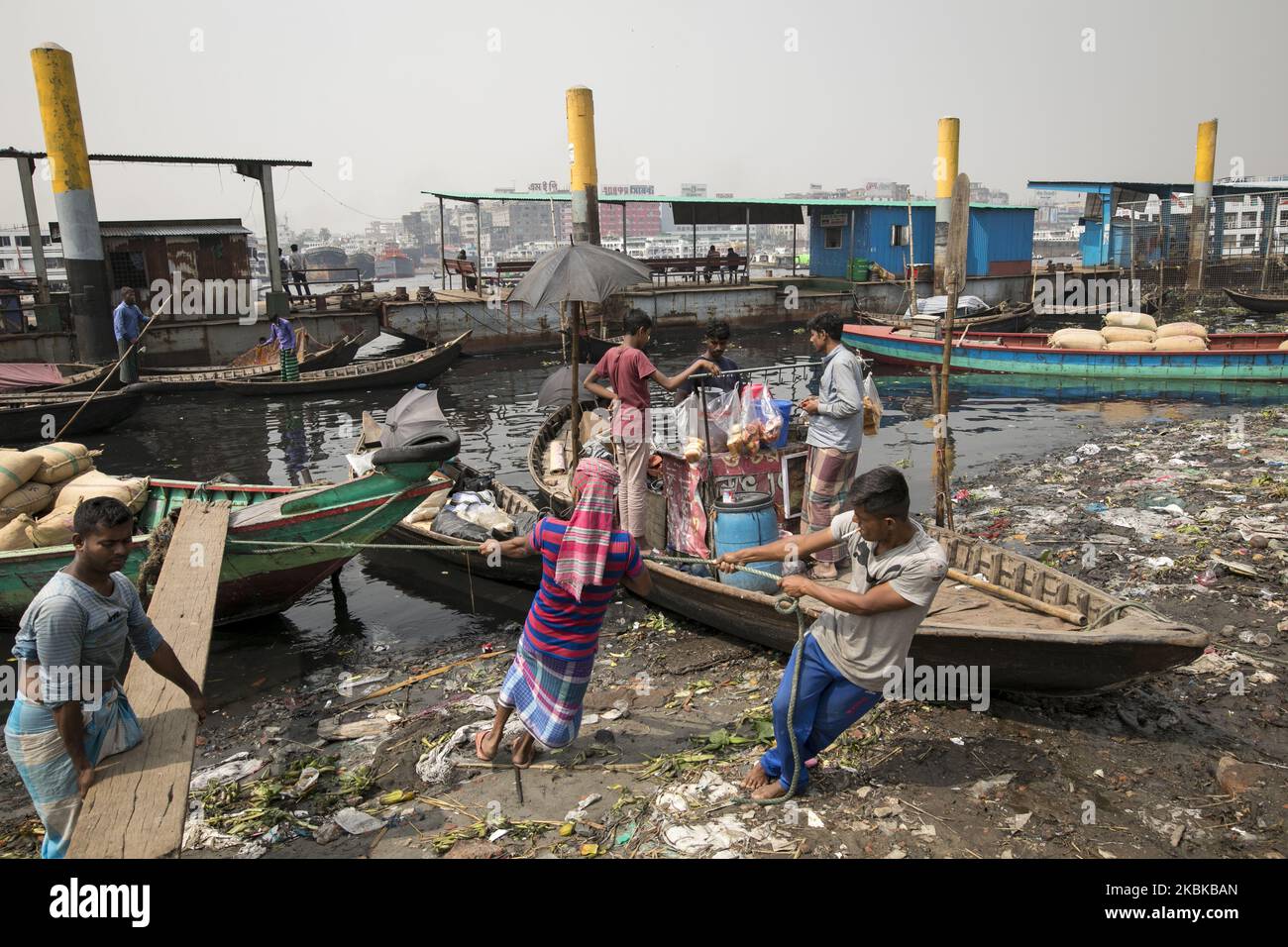Buriganga river miserable hi-res stock photography and images - Alamy