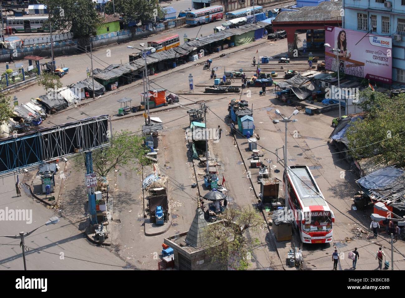 Howrah bus strand hi-res stock photography and images - Alamy