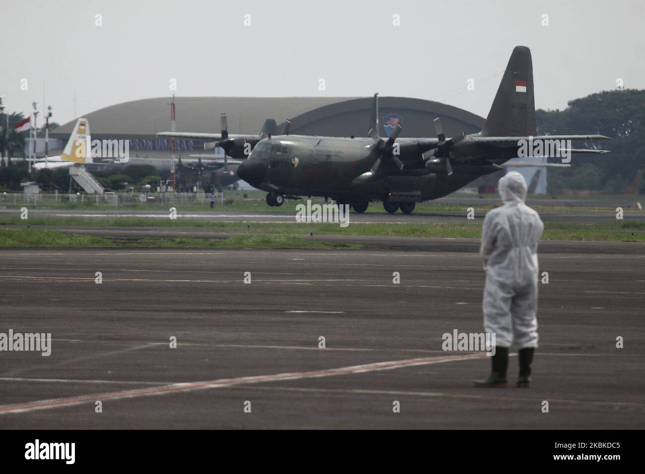 Medical kit plane hi-res stock photography and images - Alamy