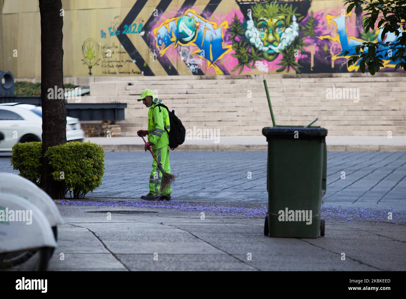 Almost empty streets, in the central area of ??Mexico City; the ...