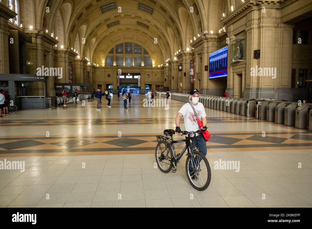 Passengers Central Train Station, "Constitución" it is one of the seven ...