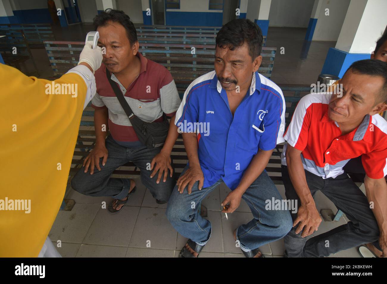 Health Officers check the body temperature of public transport ...