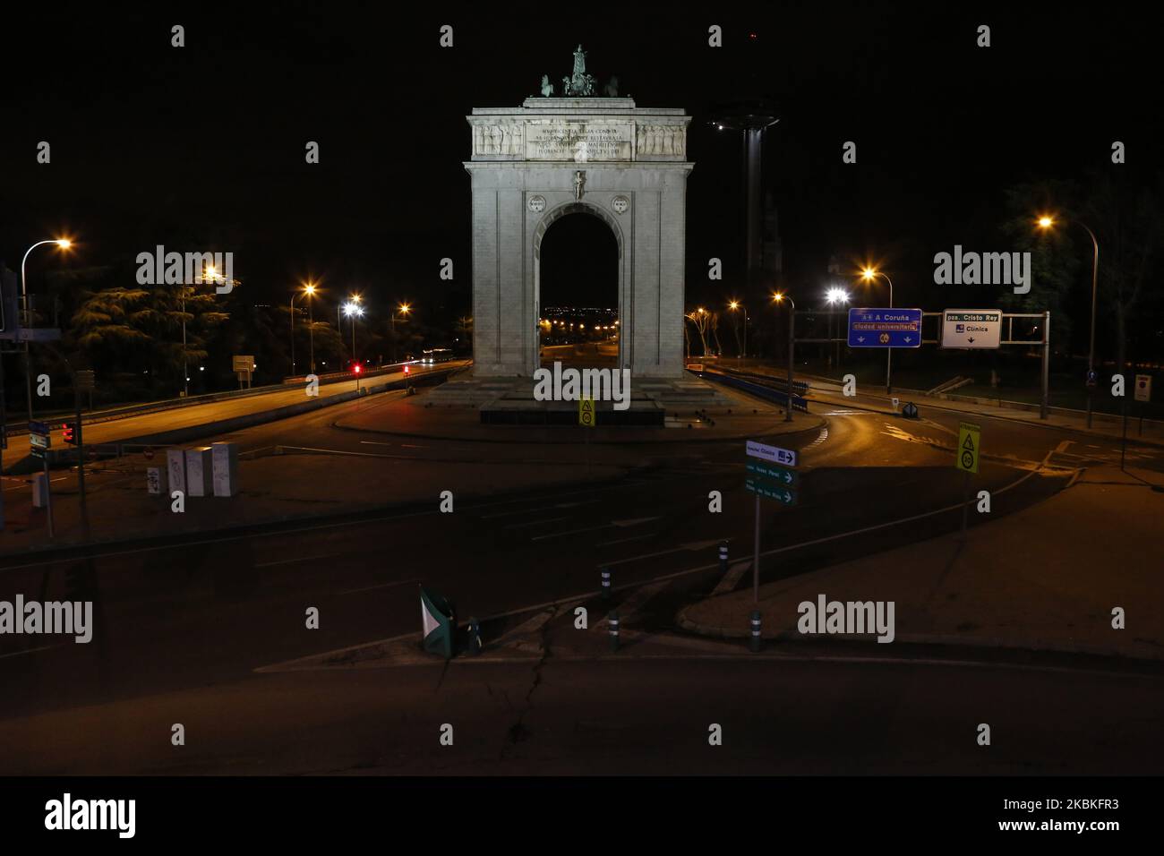 Madrids victory arch hi-res stock photography and images - Alamy